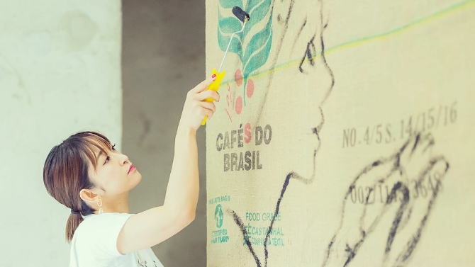 【momoco_vol.01】色と人を愛するペイントアーティストが、世界に羽ばたくまで - スニーカーズ ケア公式サイト